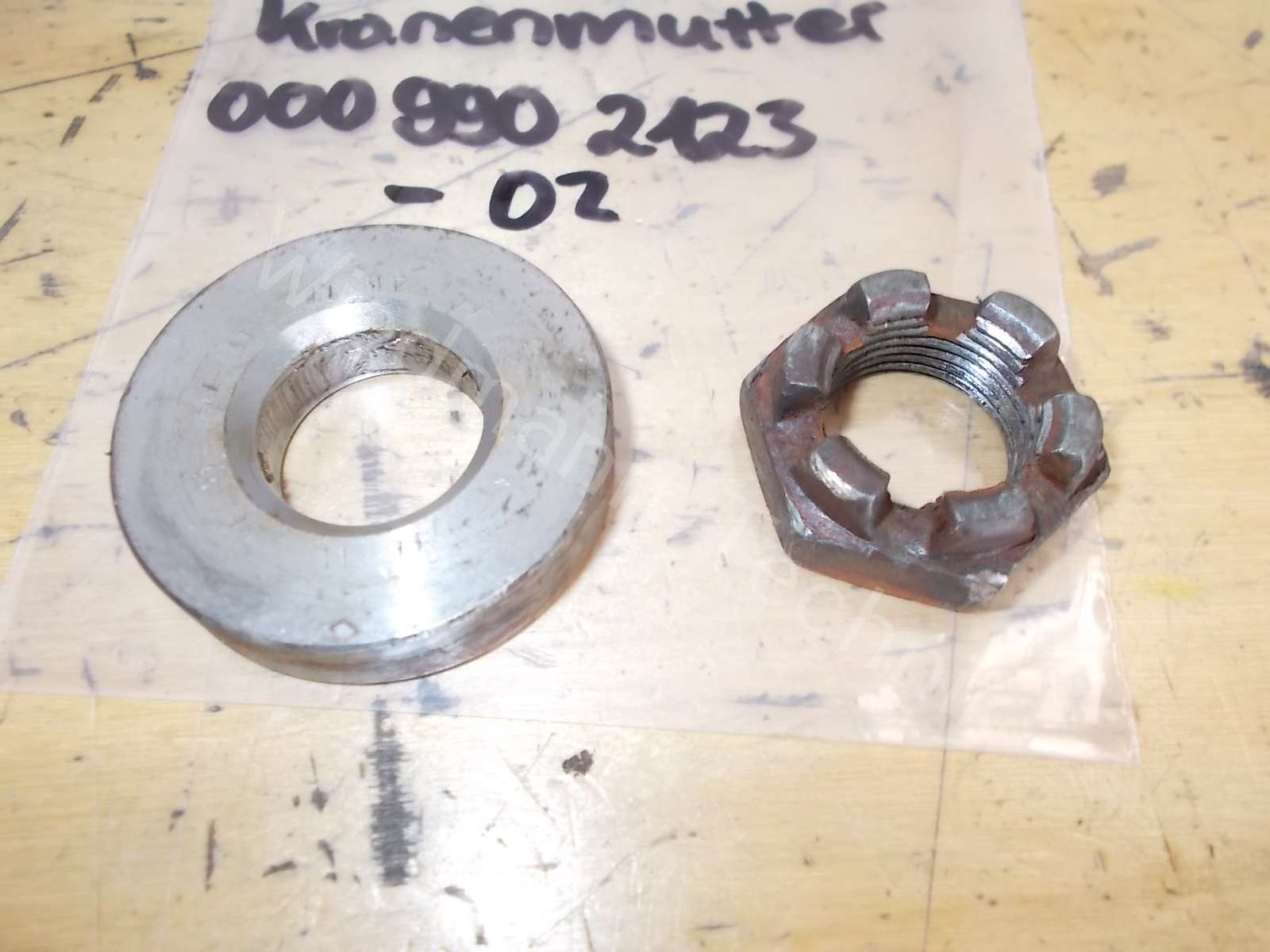 Kronenmutter und Scheibe - Wiedmann-Technik